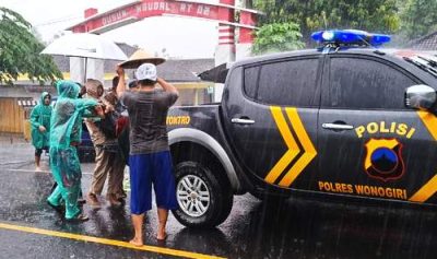 Meninggal Karena Kecelakaan dan Terjatuh dari Pohon - SuaraBaru.id