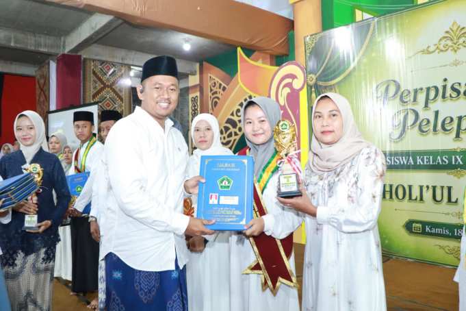 25 Tahun Setelah Lulus, Camat Pecangaan Kembali ke Matholi’ul Huda ...