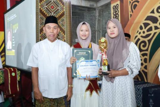 MTs dan MA Matholi’ul Huda Troso Lepas Lulusan, Beri Penghargaan Siswa ...