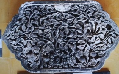 Artefak Unik Bermotif Tumbuhan dan Ganesha Ditemukan di Desa Kriyan ...